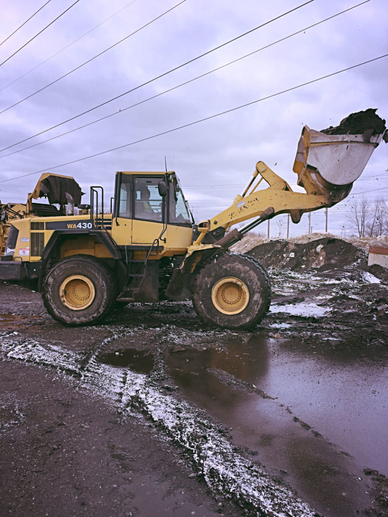 2.-Loader-scooping-up-shingles-to-put-on-grinder | State Disposal Services
